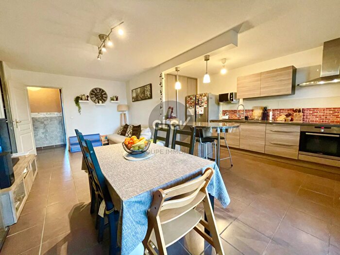 Appartement à vendre - Vaulx-en-Velin, Village - 4 pièces - 3 chambres