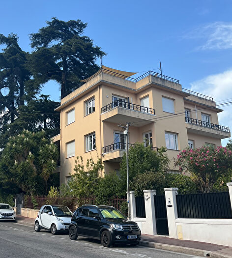 Appartement 4 pièces à louer à Nice, Chambrun