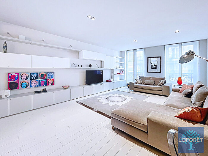 Paris 9ème, Porte Saint-Martin, Paradis - Appartement 4 pièces à vendre