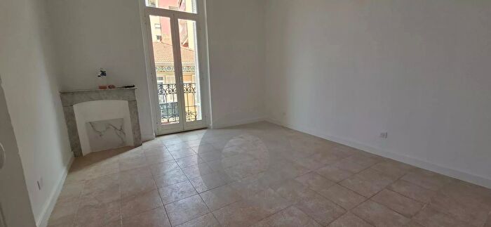Beausoleil, Centre-ville, Carnier : Appartement 3 pièces à louer