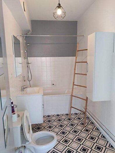 Cité Bretonnie-Chatelet-Favieres-Conches, Montluçon : Appartement 1 pièce à louer