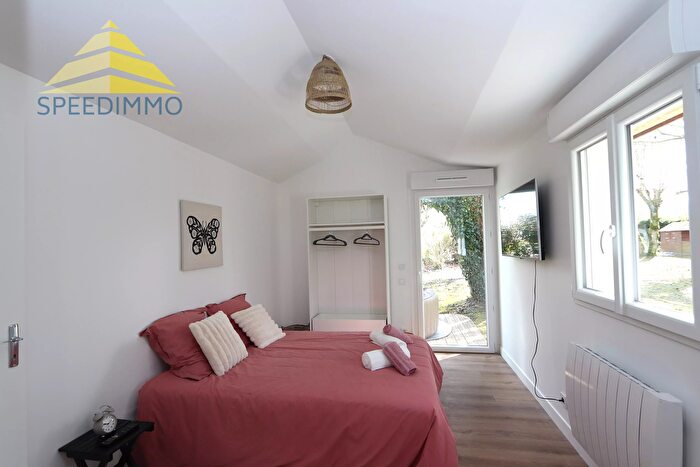 Appartement à louer - Mandres-les-Roses - 1 pièce - 1 chambre