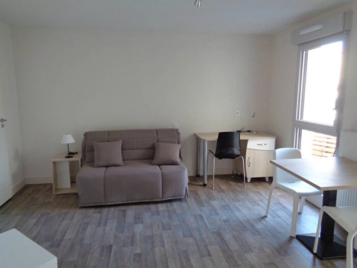Appartement à louer - Brive-la-Gaillarde, Centre-ville, Pont Cardinal, Champanatier - 1 pièce