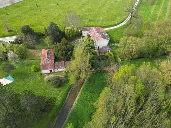 Maison à vendre - Barbezieux-Saint-Hilaire - 8 pièces - 5 chambres