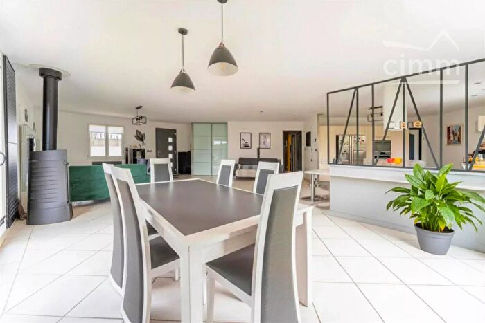 Maison 9 pièces à Saint-André-de-Cubzac, à vendre