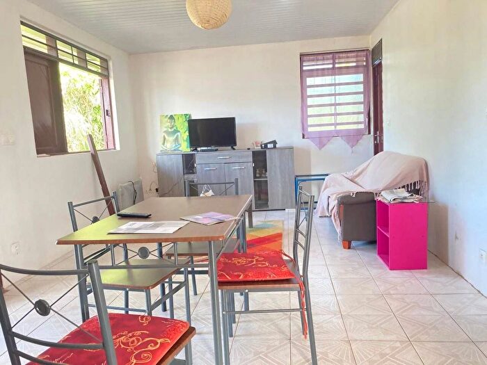 Appartement à louer - Roura - 4 pièces - 2 chambres