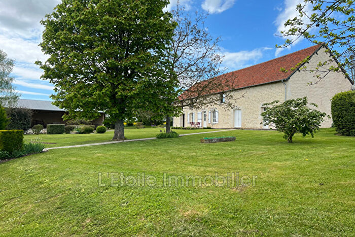 Le Pin-la-Garenne : Maison 7 pièces à vendre
