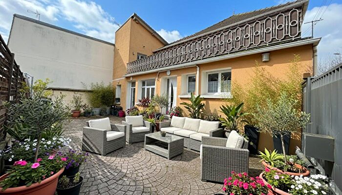 Maison à vendre - Neuilly-Plaisance, Eglise, Gare - 6 pièces - 4 chambres