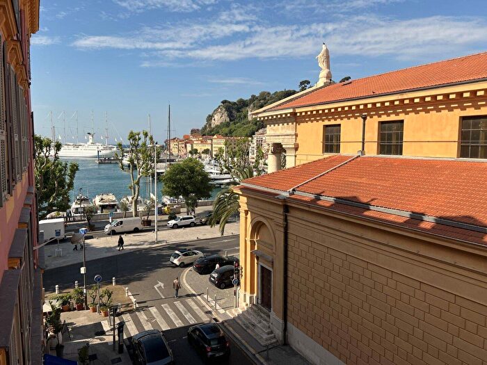 Appartement à louer - Le Port, Nice - 2 pièces - 1 chambre