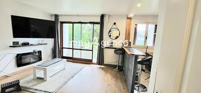 Combs-la-Ville, République : Appartement 1 pièce à vendre