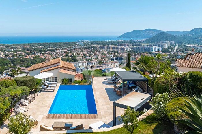 Maison à vendre - Mandelieu-la-Napoule, Les Termes - 7 pièces - 5 chambres