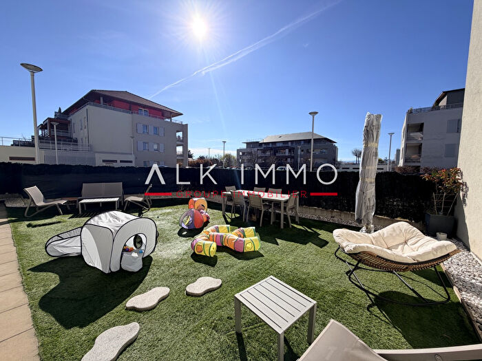 Appartement à vendre - Ville-la-Grand - 3 pièces - 2 chambres