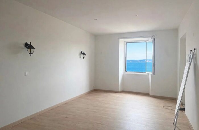 Appartement à louer - Ajaccio, Citadelle - 2 pièces - 1 chambre