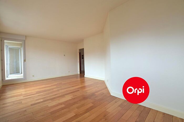 Appartement à louer - Saint-Priest, Village - 2 pièces - 1 chambre