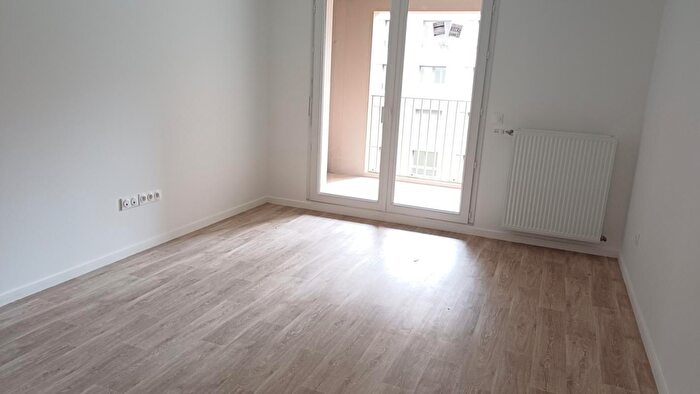 Appartement à louer - Bobigny, Centre-ville - 3 pièces - 2 chambres