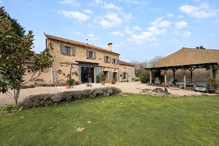 Maison à vendre - La Chapelle-Pouilloux - 6 pièces - 3 chambres