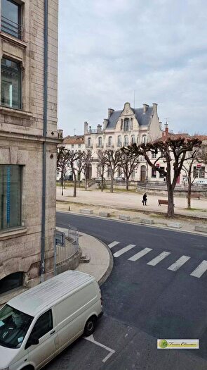 Appartement à louer - Vieil Angoulême-Centre Ville - 2 pièces - 1 chambre