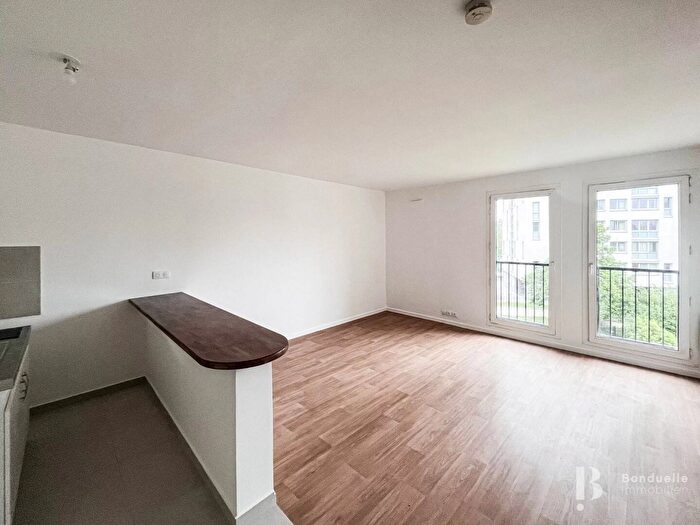 Hauts dAsnières-Métro, Asnières-sur-Seine : Appartement 1 pièce à louer