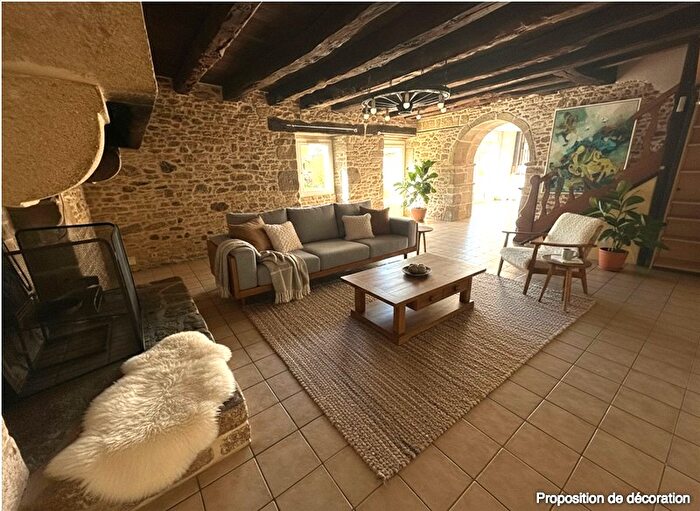 Maison à louer - Saint-Juvat - 6 pièces - 5 chambres