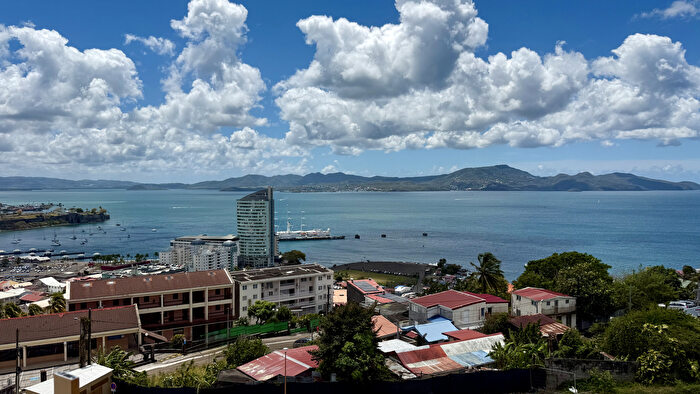 Appartement à louer - Fort-de-France - 4 pièces - 3 chambres