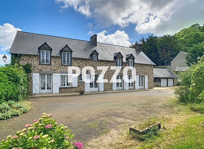 Saint-Marcan : Maison 9 pièces à vendre