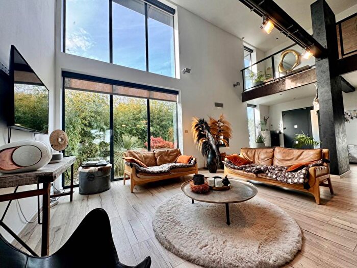 Maison à vendre - Sérignan - 8 pièces - 6 chambres