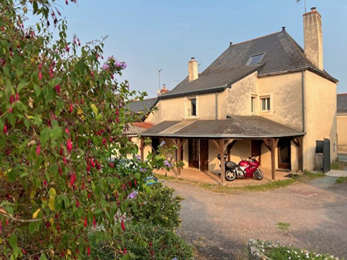 Maison à vendre - Seiches-sur-le-Loir - 6 pièces - 3 chambres