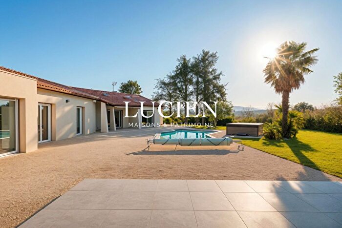Maison 8 pièces à Dommartin, à vendre