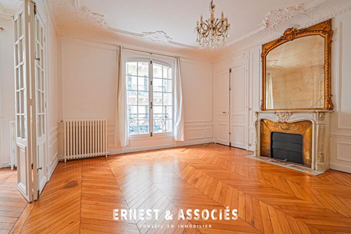 Appartement à louer - Paris e , Saint-Vincent de Paul, Lariboisière - 5 pièces - 3 chambres