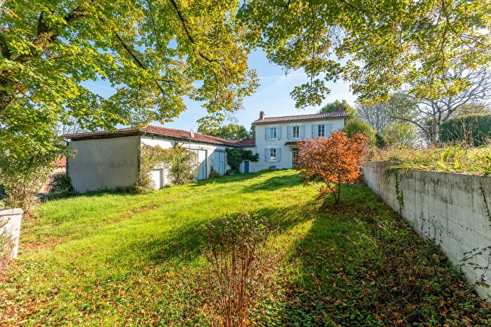 Maison à vendre - Roumazières-Loubert - 4 pièces - 2 chambres