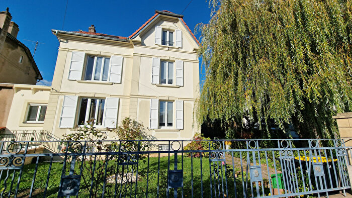 Maison à vendre - Courcelles-Chaussy - 11 pièces - 6 chambres