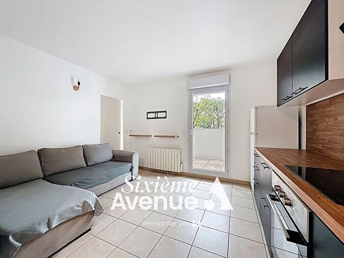 Appartement à louer - Centre, Meyzieu - 2 pièces - 1 chambre