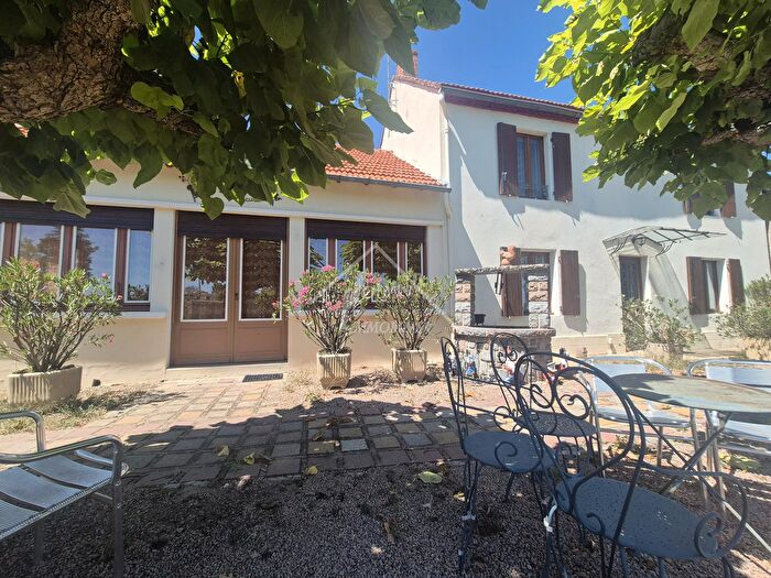 Saint-Germain-de-Salles : Maison 7 pièces à vendre