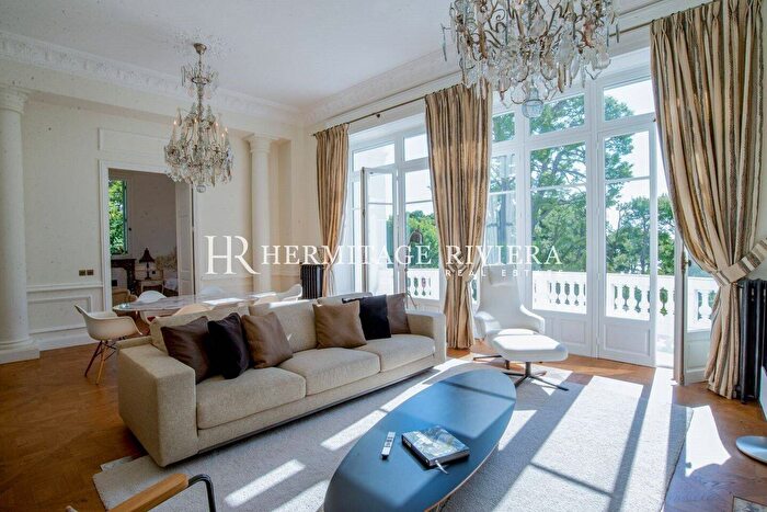 Appartement à louer - Saint-Jean-Cap-Ferrat - 5 pièces - 3 chambres