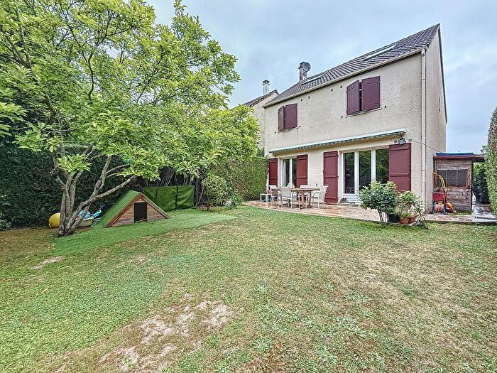 Maison à vendre - Voisins-le-Bretonneux - 6 pièces - 5 chambres