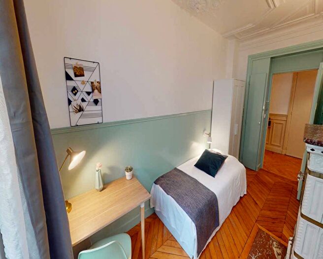 Appartement à louer - Saint Philippe du Roule, Paris ème arrondissement - 4 pièces - 4 chambres