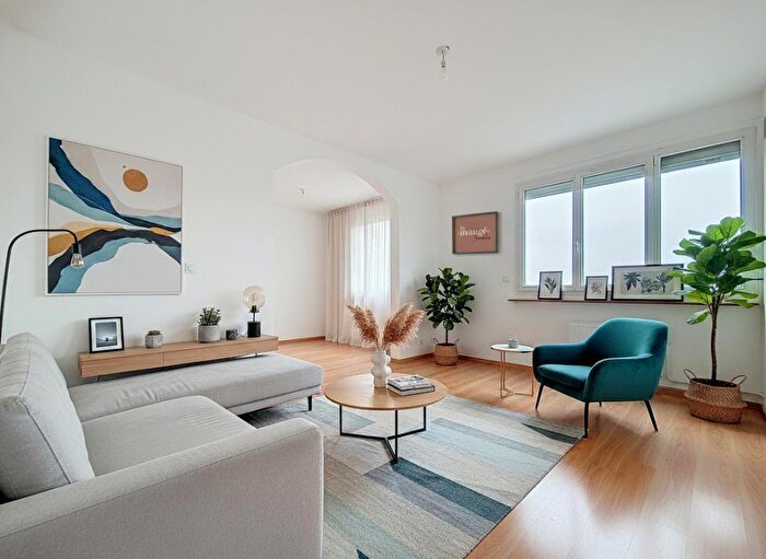 Appartement à vendre - Corbas - 3 pièces - 2 chambres