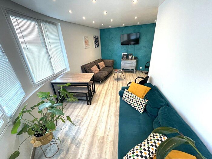 Appartement à louer - Cusset, Villeurbanne - 5 pièces - 4 chambres