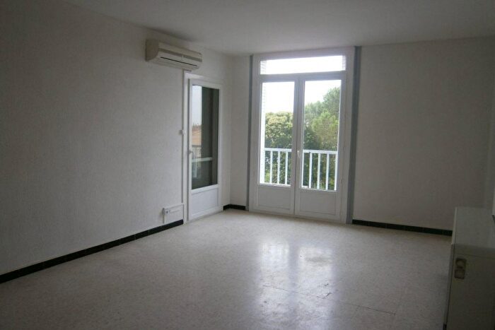 Appartement à louer - Nîmes, Route dAvignon - 4 pièces - 3 chambres