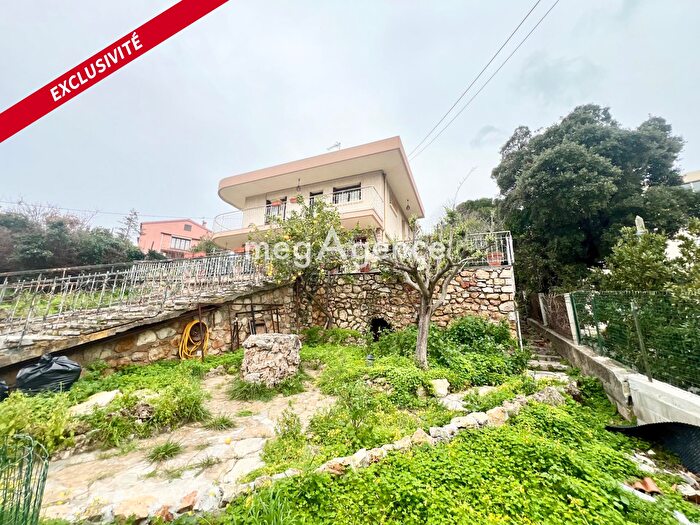 Maison à vendre - Toulon, Haute-ville - 10 pièces - 5 chambres