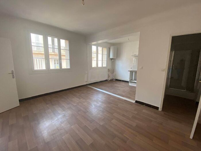 Place d'Armes, Toulon : Appartement 2 pièces à louer