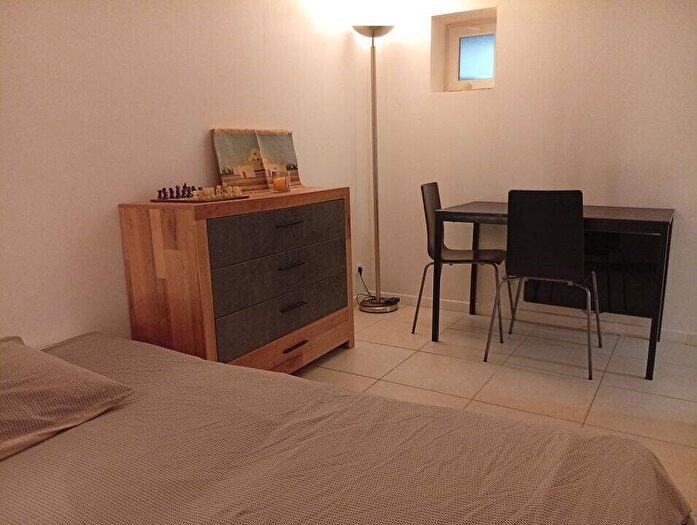 Nord et Ouest, Eyguières - Appartement 1 pièce à louer