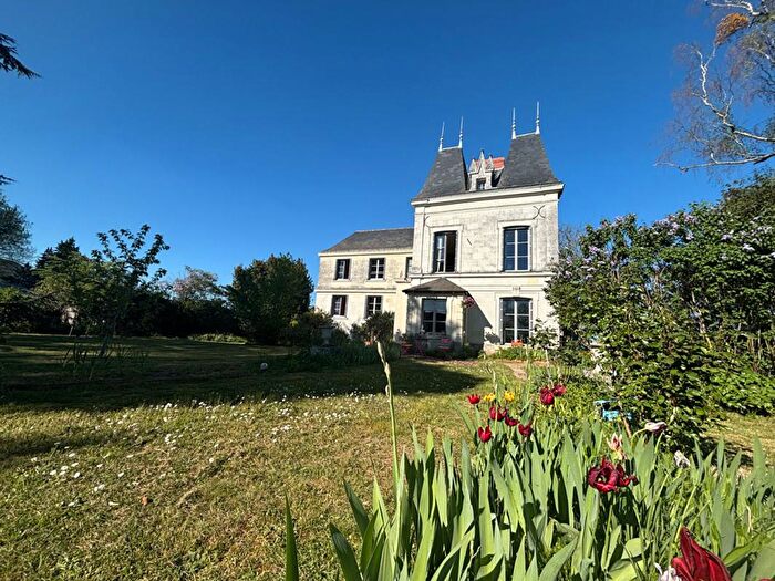 Maison 8 pièces à vendre à Gennes