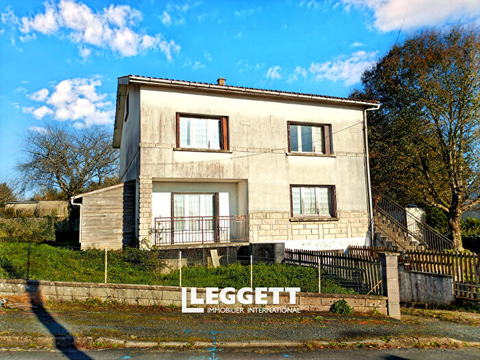 Maison à vendre - Châlus - 8 pièces - 5 chambres