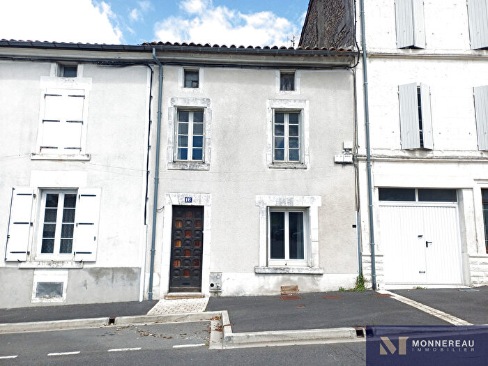 Barbezieux-Saint-Hilaire : Maison 3 pièces à vendre