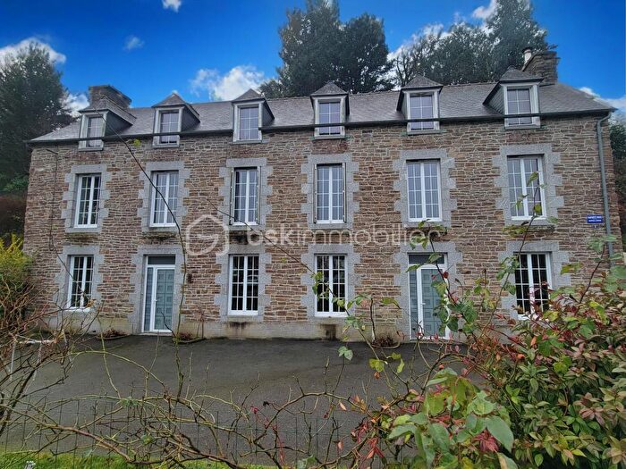 Maison à vendre - Plouguenast - 10 pièces - 6 chambres