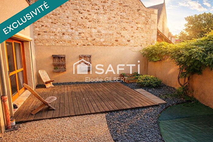 Maison 7 pièces à Luché-Pringé, à vendre