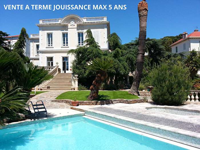 Maison à vendre - Hyères, Pyanet - 13 pièces - 6 chambres