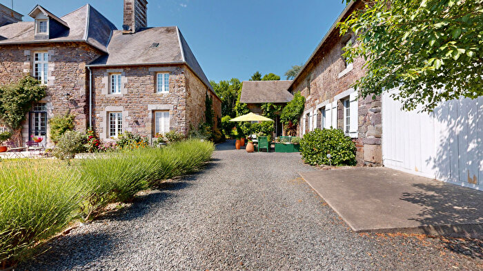 Saint-Martin-de-Cenilly : Maison 10 pièces à vendre