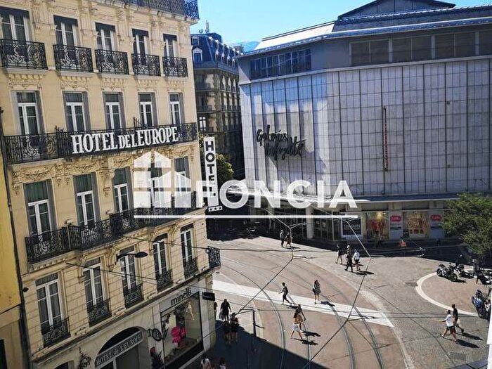 Appartement à louer - Centre-ville, Victor Hugo, Grenoble - 1 pièce